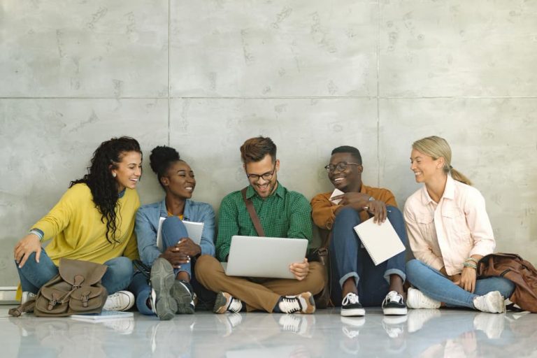 Blended Learning Definitions Benefits Examples And More 